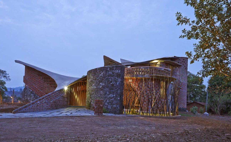 Brick House: iSTUDIO architecture | thinkMATTER